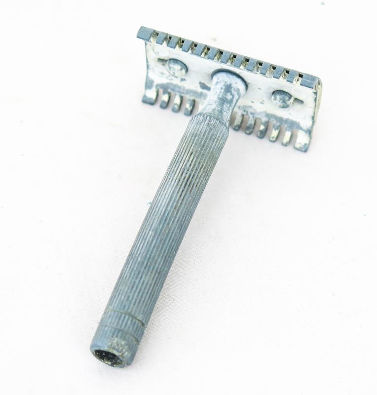 Dragoon Militaria | WW2 British army issue razor with pouch