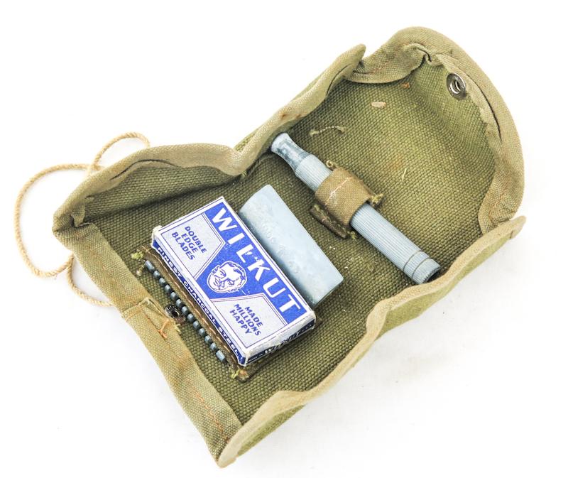 Dragoon Militaria | WW2 British army issue razor with pouch