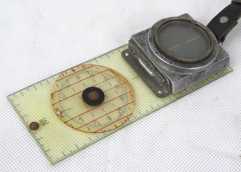 Dragoon Militaria | WW2 Finnish M/34 march compass and direction plate