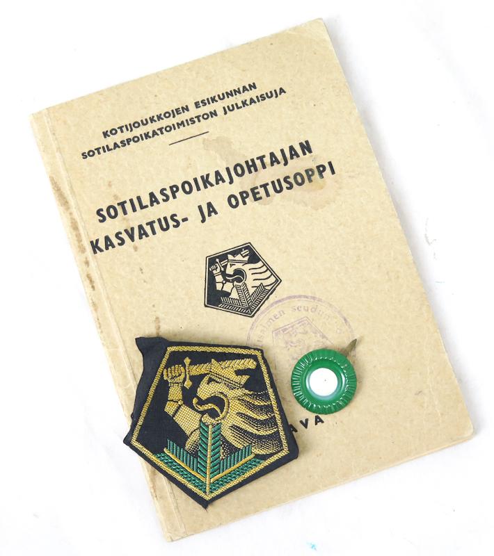 Dragoon Militaria | WW2 Finnish Civil guards Soldier boy insignia and book